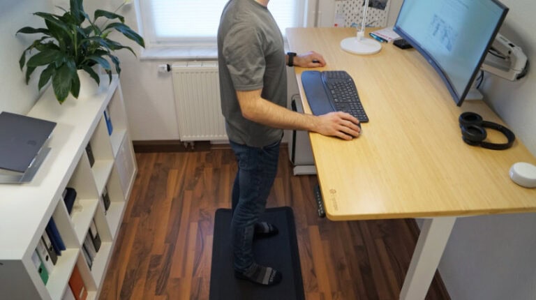 Schreibtisch richtig einstellen: 1. Die optimale Tischhöhe